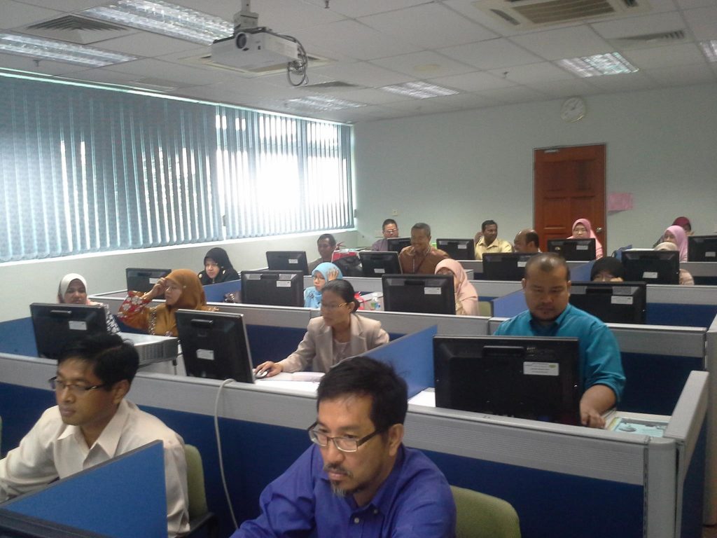 PowerPoint Academy (EN) – Penceramah Kursus PowerPoint di Malaysia